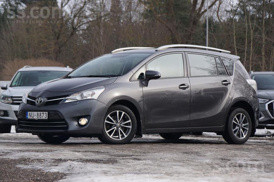 Pelēks Toyota Verso 2014 Rīga, ar dzinēja tilpumu 2.00 L un nobraukumu 249 tūkst. km par 4990 €, foto 1 vietnē AUTOMOTO.COM.LV