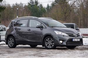 Pelēks Toyota Verso 2014 Rīga, ar dzinēja tilpumu 2.00 L un nobraukumu 249 tūkst. km par 4990 €, foto 3 vietnē AUTOMOTO.COM.LV