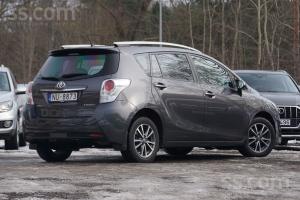 Pelēks Toyota Verso 2014 Rīga, ar dzinēja tilpumu 2.00 L un nobraukumu 249 tūkst. km par 4990 €, foto 5 vietnē AUTOMOTO.COM.LV