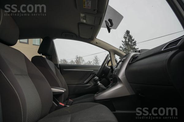 Grey Toyota Verso 2014 in Riga, with an engine capacity of 2.00 L and mileage of 249 thousand km for 4990 €, photo 5 on AUTOMOTO.COM.LV