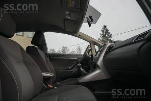 Pelēks Toyota Verso 2014 Rīga, ar dzinēja tilpumu 2.00 L un nobraukumu 249 tūkst. km par 4990 €, foto 6 vietnē AUTOMOTO.COM.LV