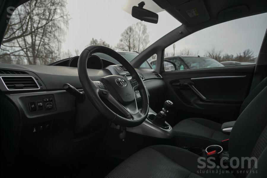 Pelēks Toyota Verso 2014 Rīga, ar dzinēja tilpumu 2.00 L un nobraukumu 249 tūkst. km par 4990 €, foto 12 vietnē AUTOMOTO.COM.LV