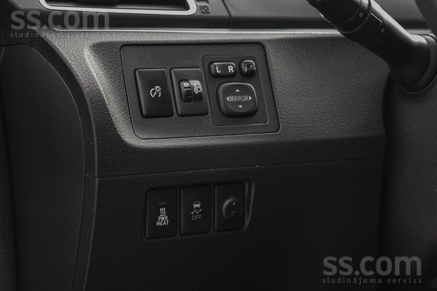 Pelēks Toyota Verso 2014 Rīga, ar dzinēja tilpumu 2.00 L un nobraukumu 249 tūkst. km par 4990 €, foto 14 vietnē AUTOMOTO.COM.LV