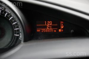 Pelēks Toyota Verso 2014 Rīga, ar dzinēja tilpumu 2.00 L un nobraukumu 249 tūkst. km par 4990 €, foto 18 vietnē AUTOMOTO.COM.LV