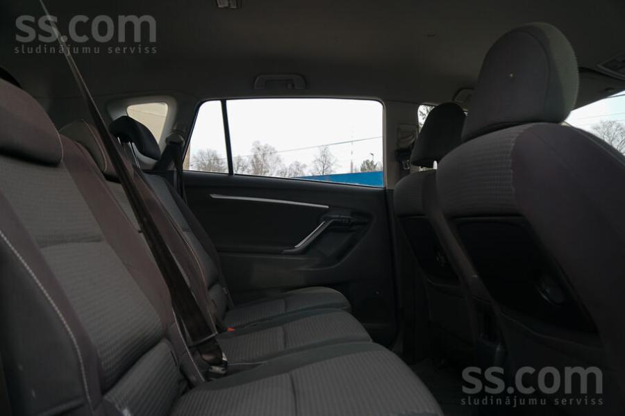 Pelēks Toyota Verso 2014 Rīga, ar dzinēja tilpumu 2.00 L un nobraukumu 249 tūkst. km par 4990 €, foto 20 vietnē AUTOMOTO.COM.LV