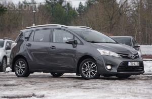 Pelēks Toyota Verso 2014 Rīga, ar dzinēja tilpumu 2.00 L un nobraukumu 360 tūkst. km par 3990 €, foto 3 vietnē AUTOMOTO.COM.LV