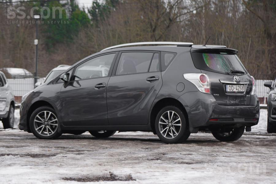 Pelēks Toyota Verso 2014 Rīga, ar dzinēja tilpumu 2.00 L un nobraukumu 360 tūkst. km par 3990 €, foto 4 vietnē AUTOMOTO.COM.LV