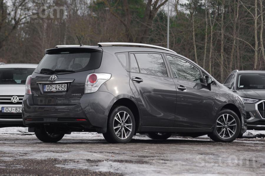 Pelēks Toyota Verso 2014 Rīga, ar dzinēja tilpumu 2.00 L un nobraukumu 360 tūkst. km par 3990 €, foto 5 vietnē AUTOMOTO.COM.LV