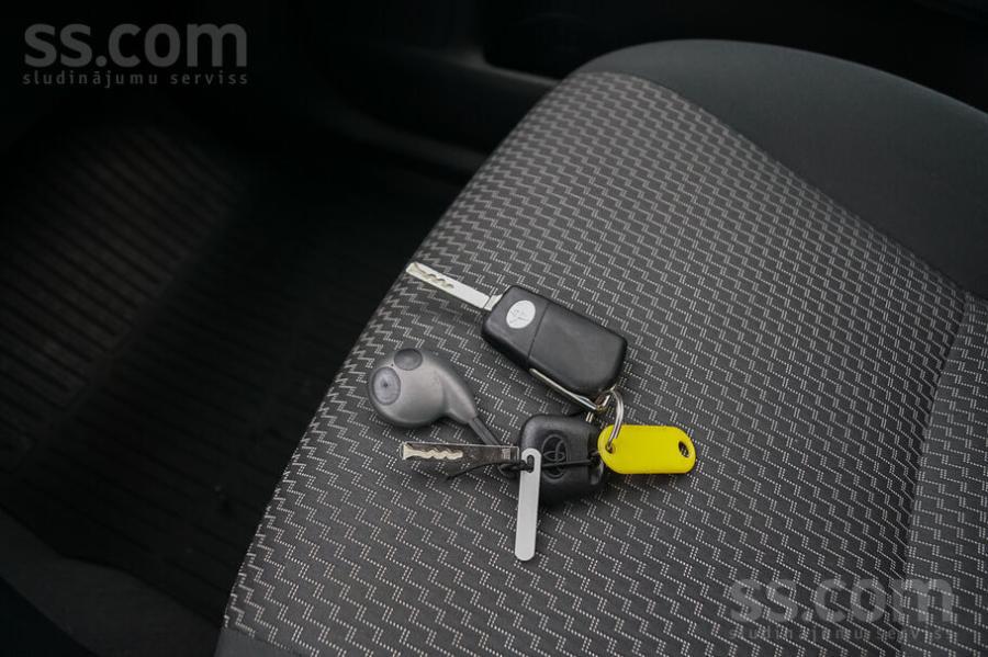 Pelēks Toyota Verso 2014 Rīga, ar dzinēja tilpumu 2.00 L un nobraukumu 360 tūkst. km par 3990 €, foto 19 vietnē AUTOMOTO.COM.LV