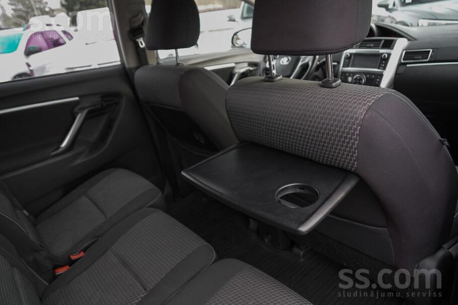 Pelēks Toyota Verso 2014 Rīga, ar dzinēja tilpumu 2.00 L un nobraukumu 360 tūkst. km par 3990 €, foto 21 vietnē AUTOMOTO.COM.LV