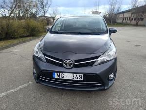 Grey Toyota Verso 2014 in Kraslava, with an engine capacity of 2.00 L and mileage of 227 thousand km for 5200 €, photo  on AUTOMOTO.COM.LV