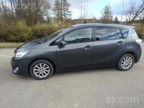 Pelēks Toyota Verso 2014 Krāslava, ar dzinēja tilpumu 2.00 L un nobraukumu 227 tūkst. km par 5200 €, foto 2 vietnē AUTOMOTO.COM.LV