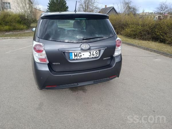 Pelēks Toyota Verso 2014 Krāslava, ar dzinēja tilpumu 2.00 L un nobraukumu 227 tūkst. km par 5200 €, foto 3 vietnē AUTOMOTO.COM.LV