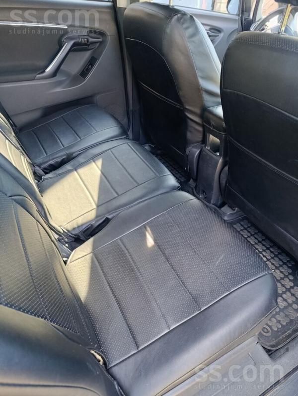 Pelēks Toyota Verso 2014 Krāslava, ar dzinēja tilpumu 2.00 L un nobraukumu 227 tūkst. km par 5200 €, foto 5 vietnē AUTOMOTO.COM.LV