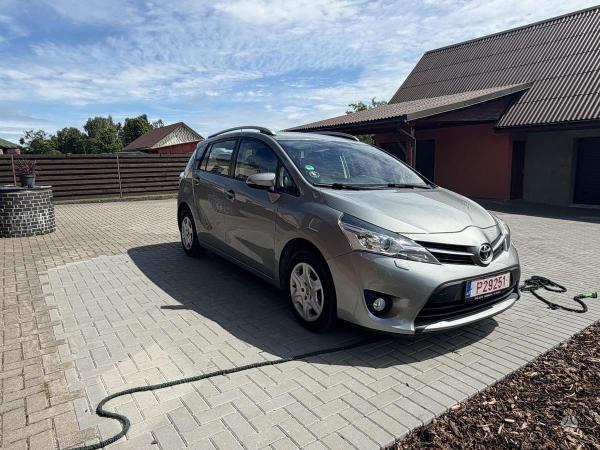 Grey Toyota Verso 2014 in Plunge, with an engine capacity of 1.60 L and mileage of 190 thousand km for 7150 €, photo 2 on AUTOMOTO.COM.LV