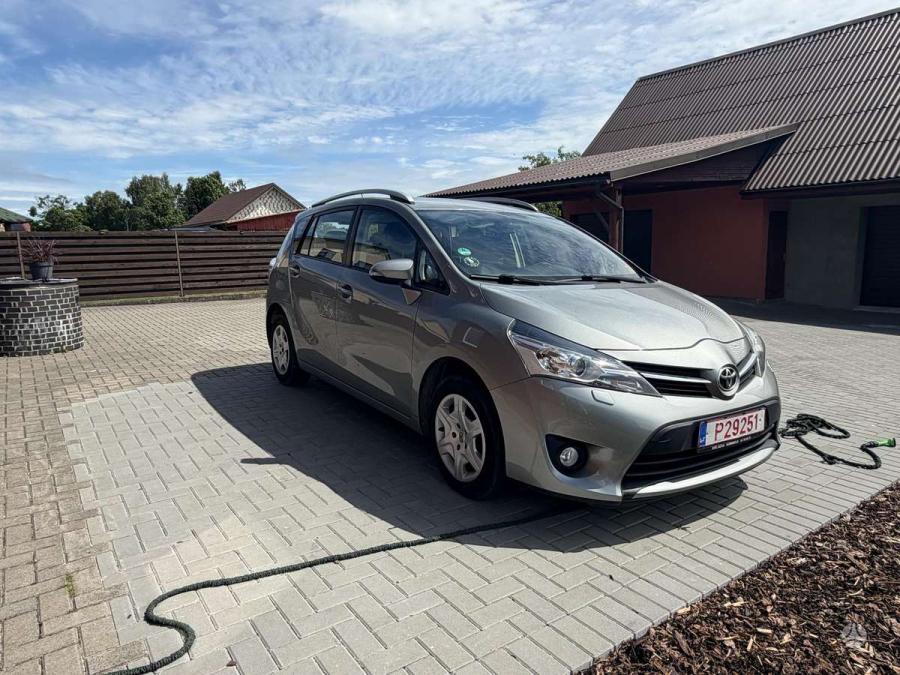 Pelēks Toyota Verso 2014 Plungė, ar dzinēja tilpumu 1.60 L un nobraukumu 190 tūkst. km par 7150 €, foto 3 vietnē AUTOMOTO.COM.LV