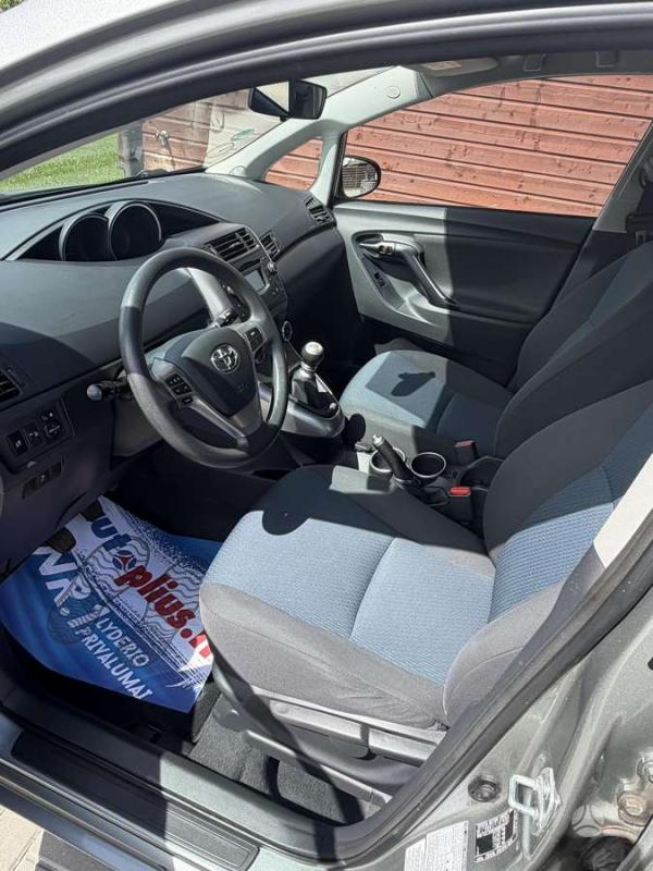 Grey Toyota Verso 2014 in Plunge, with an engine capacity of 1.60 L and mileage of 190 thousand km for 7150 €, photo 5 on AUTOMOTO.COM.LV