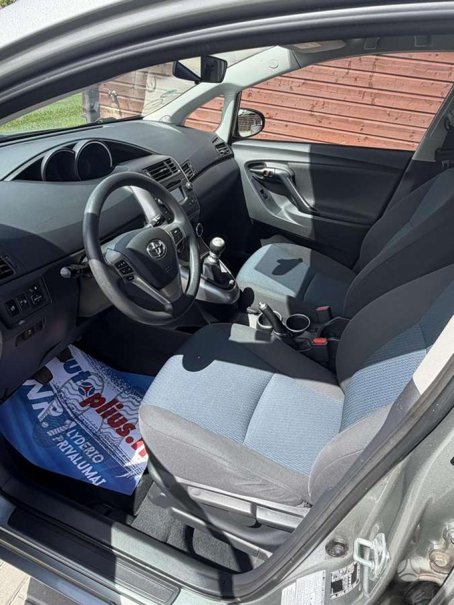 Pelēks Toyota Verso 2014 Plungė, ar dzinēja tilpumu 1.60 L un nobraukumu 190 tūkst. km par 7150 €, foto 6 vietnē AUTOMOTO.COM.LV