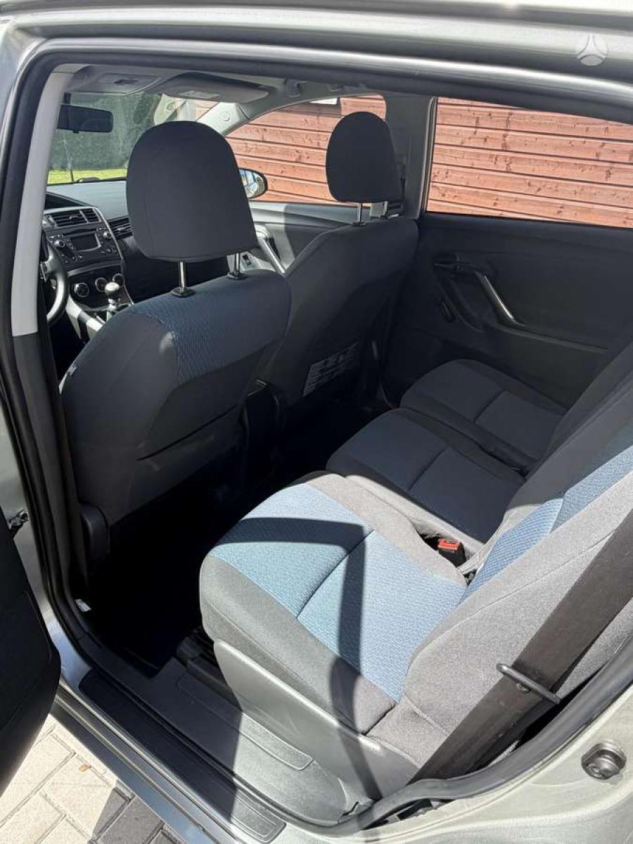 Pelēks Toyota Verso 2014 Plungė, ar dzinēja tilpumu 1.60 L un nobraukumu 190 tūkst. km par 7150 €, foto 7 vietnē AUTOMOTO.COM.LV