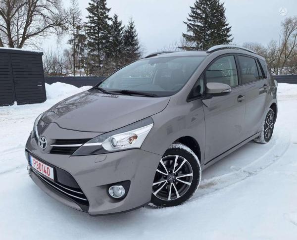Pelēks Toyota Verso 2015 Ukmergė, ar dzinēja tilpumu 2.00 L un nobraukumu 263 tūkst. km par 6500 €, foto 1 vietnē AUTOMOTO.COM.LV
