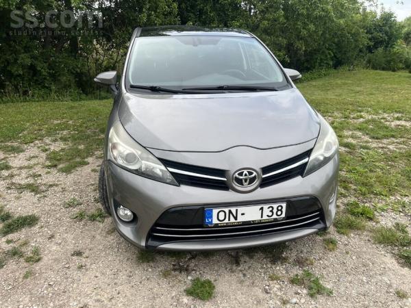 Grey Toyota Verso 2015 in Jelgava, with an engine capacity of 1.60 L and mileage of 304 thousand km for 6350 €, photo 1 on AUTOMOTO.COM.LV
