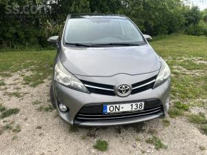 Pelēks Toyota Verso 2015 Jelgava, ar dzinēja tilpumu 1.60 L un nobraukumu 304 tūkst. km par 6350 €, foto  vietnē AUTOMOTO.COM.LV