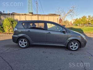 Pelēks Toyota Verso 2005 Rīga, ar dzinēja tilpumu 2.20 L un nobraukumu 334 tūkst. km par 1990 €, foto 3 vietnē AUTOMOTO.COM.LV