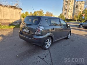 Pelēks Toyota Verso 2005 Rīga, ar dzinēja tilpumu 2.20 L un nobraukumu 334 tūkst. km par 1990 €, foto 4 vietnē AUTOMOTO.COM.LV