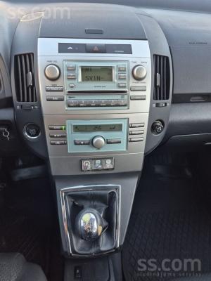 Pelēks Toyota Verso 2005 Rīga, ar dzinēja tilpumu 2.20 L un nobraukumu 334 tūkst. km par 1990 €, foto 12 vietnē AUTOMOTO.COM.LV