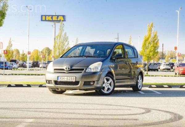 Pelēks Toyota Verso 2005 Rīga, ar dzinēja tilpumu 2.20 L un nobraukumu 334 tūkst. km par 1990 €, foto 1 vietnē AUTOMOTO.COM.LV