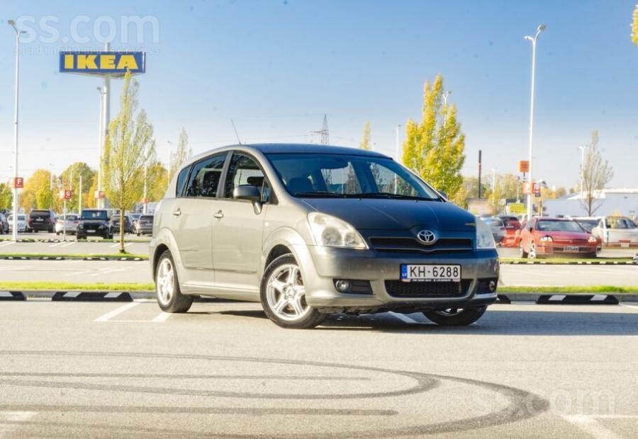Grey Toyota Verso 2005 in Riga, with an engine capacity of 2.20 L and mileage of 334 thousand km for 1990 €, photo 3 on AUTOMOTO.COM.LV