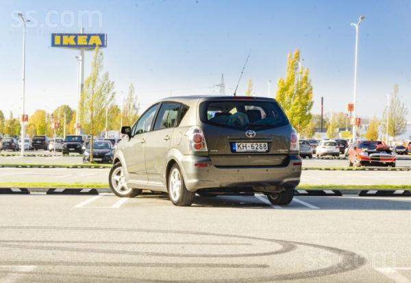 Pelēks Toyota Verso 2005 Rīga, ar dzinēja tilpumu 2.20 L un nobraukumu 334 tūkst. km par 1990 €, foto 9 vietnē AUTOMOTO.COM.LV