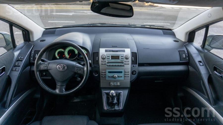 Grey Toyota Verso 2005 in Riga, with an engine capacity of 2.20 L and mileage of 334 thousand km for 1990 €, photo 13 on AUTOMOTO.COM.LV