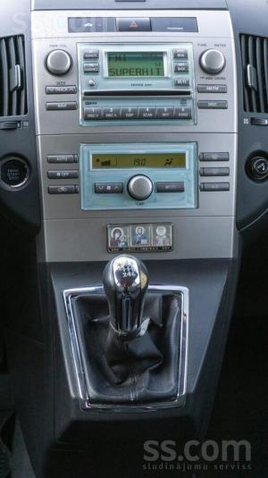 Grey Toyota Verso 2005 in Riga, with an engine capacity of 2.20 L and mileage of 334 thousand km for 1990 €, photo 14 on AUTOMOTO.COM.LV