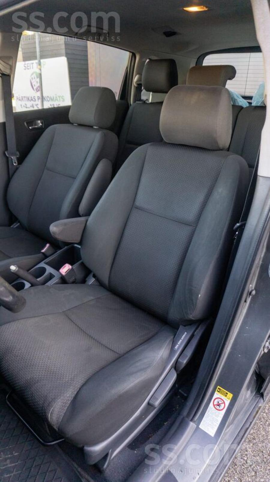 Grey Toyota Verso 2005 in Riga, with an engine capacity of 2.20 L and mileage of 334 thousand km for 1990 €, photo 24 on AUTOMOTO.COM.LV