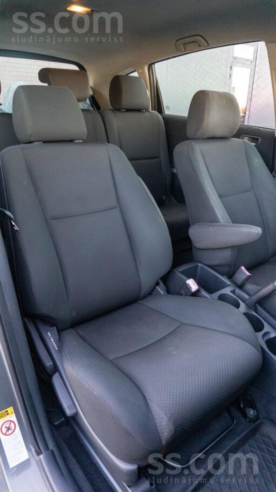 Grey Toyota Verso 2005 in Riga, with an engine capacity of 2.20 L and mileage of 334 thousand km for 1990 €, photo 25 on AUTOMOTO.COM.LV