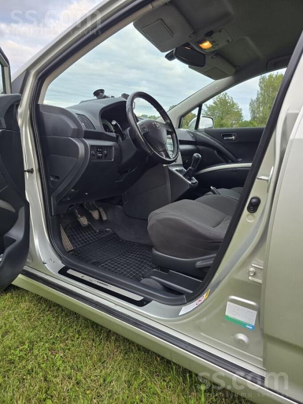 Grey Toyota Verso 2007 in Dobele, with an engine capacity of 2.20 L and mileage of 354 thousand km for 2700 €, photo 7 on AUTOMOTO.COM.LV