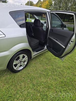Grey Toyota Verso 2007 in Dobele, with an engine capacity of 2.20 L and mileage of 354 thousand km for 2700 €, photo 10 on AUTOMOTO.COM.LV