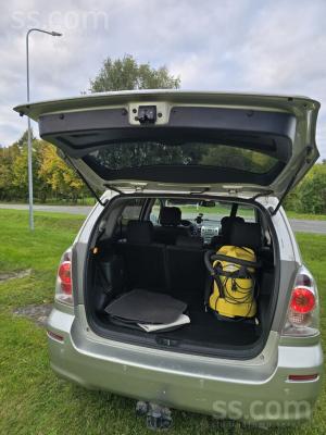 Grey Toyota Verso 2007 in Dobele, with an engine capacity of 2.20 L and mileage of 354 thousand km for 2700 €, photo 11 on AUTOMOTO.COM.LV