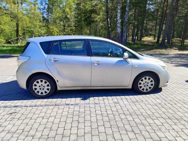 Grey Toyota Verso 2009 in Riga, with an engine capacity of 2.00 L and mileage of 487 thousand km for 2800 €, photo 2 on AUTOMOTO.COM.LV