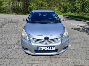 Grey Toyota Verso 2009 in Riga, with an engine capacity of 2.00 L and mileage of 487 thousand km for 2800 €, photo 9 on AUTOMOTO.COM.LV
