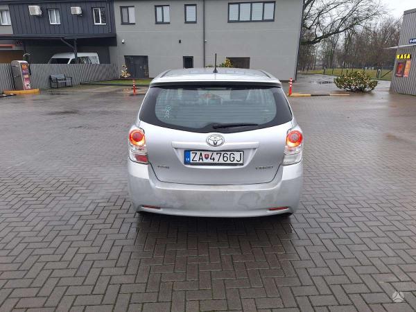 Grey Toyota Verso 2009 in Vilkaviskis, with an engine capacity of 2.00 L and mileage of 267 thousand km for 2250 €, photo 4 on AUTOMOTO.COM.LV