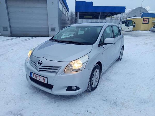 Pelēks Toyota Verso 2009 Marijampole, ar dzinēja tilpumu 2.00 L un nobraukumu 248 tūkst. km par 3400 €, foto 2 vietnē AUTOMOTO.COM.LV