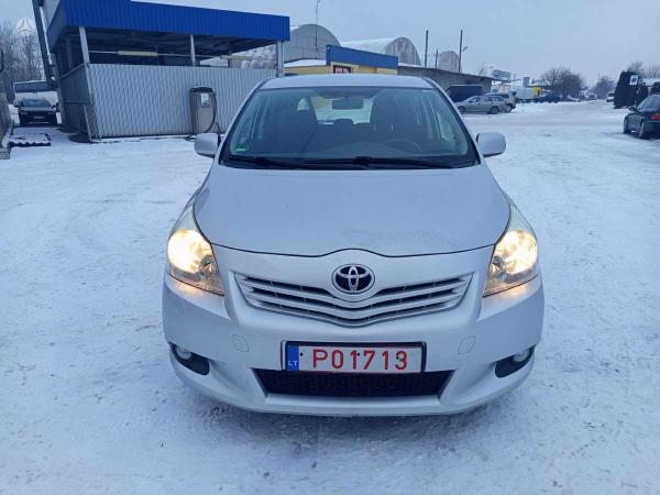 Pelēks Toyota Verso 2009 Marijampole, ar dzinēja tilpumu 2.00 L un nobraukumu 248 tūkst. km par 3400 €, foto 3 vietnē AUTOMOTO.COM.LV