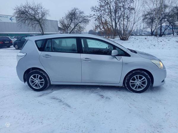 Pelēks Toyota Verso 2009 Marijampole, ar dzinēja tilpumu 2.00 L un nobraukumu 248 tūkst. km par 3400 €, foto 5 vietnē AUTOMOTO.COM.LV