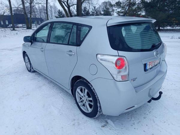 Pelēks Toyota Verso 2009 Marijampole, ar dzinēja tilpumu 2.00 L un nobraukumu 248 tūkst. km par 3400 €, foto 8 vietnē AUTOMOTO.COM.LV