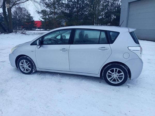 Pelēks Toyota Verso 2009 Marijampole, ar dzinēja tilpumu 2.00 L un nobraukumu 248 tūkst. km par 3400 €, foto 9 vietnē AUTOMOTO.COM.LV
