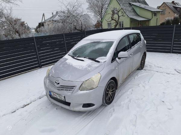 Grey Toyota Verso 2009 in Marijampole, with an engine capacity of 2.00 L and mileage of 286 thousand km for 1950 €, photo 1 on AUTOMOTO.COM.LV
