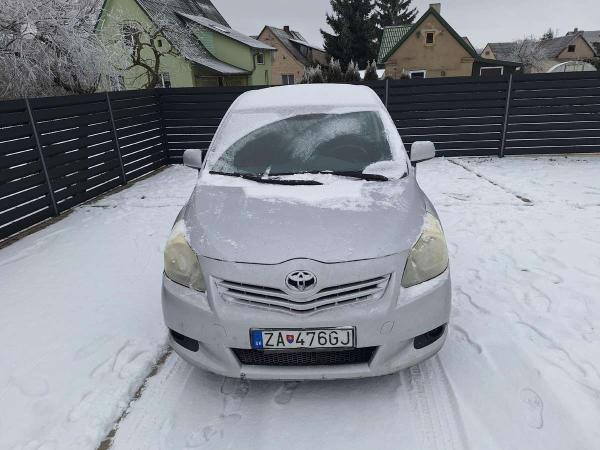 Grey Toyota Verso 2009 in Marijampole, with an engine capacity of 2.00 L and mileage of 286 thousand km for 1950 €, photo 6 on AUTOMOTO.COM.LV