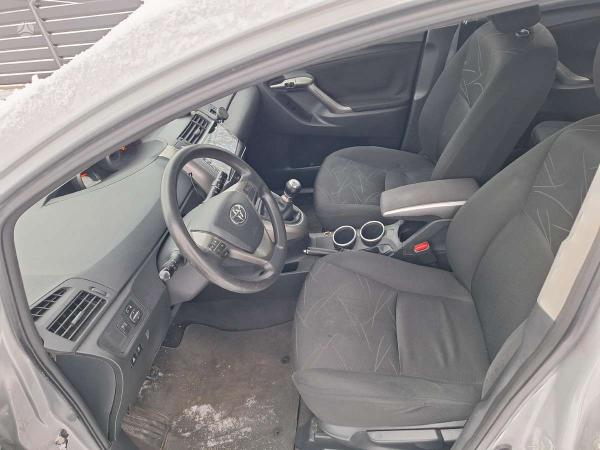 Grey Toyota Verso 2009 in Marijampole, with an engine capacity of 2.00 L and mileage of 286 thousand km for 1950 €, photo 9 on AUTOMOTO.COM.LV